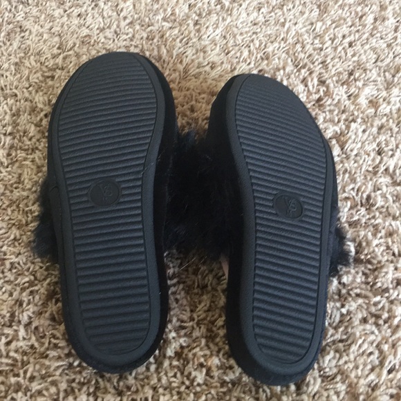 Victoria's Secret | Shoes | Victorias Secret Black Fur Bling V Slipper ...